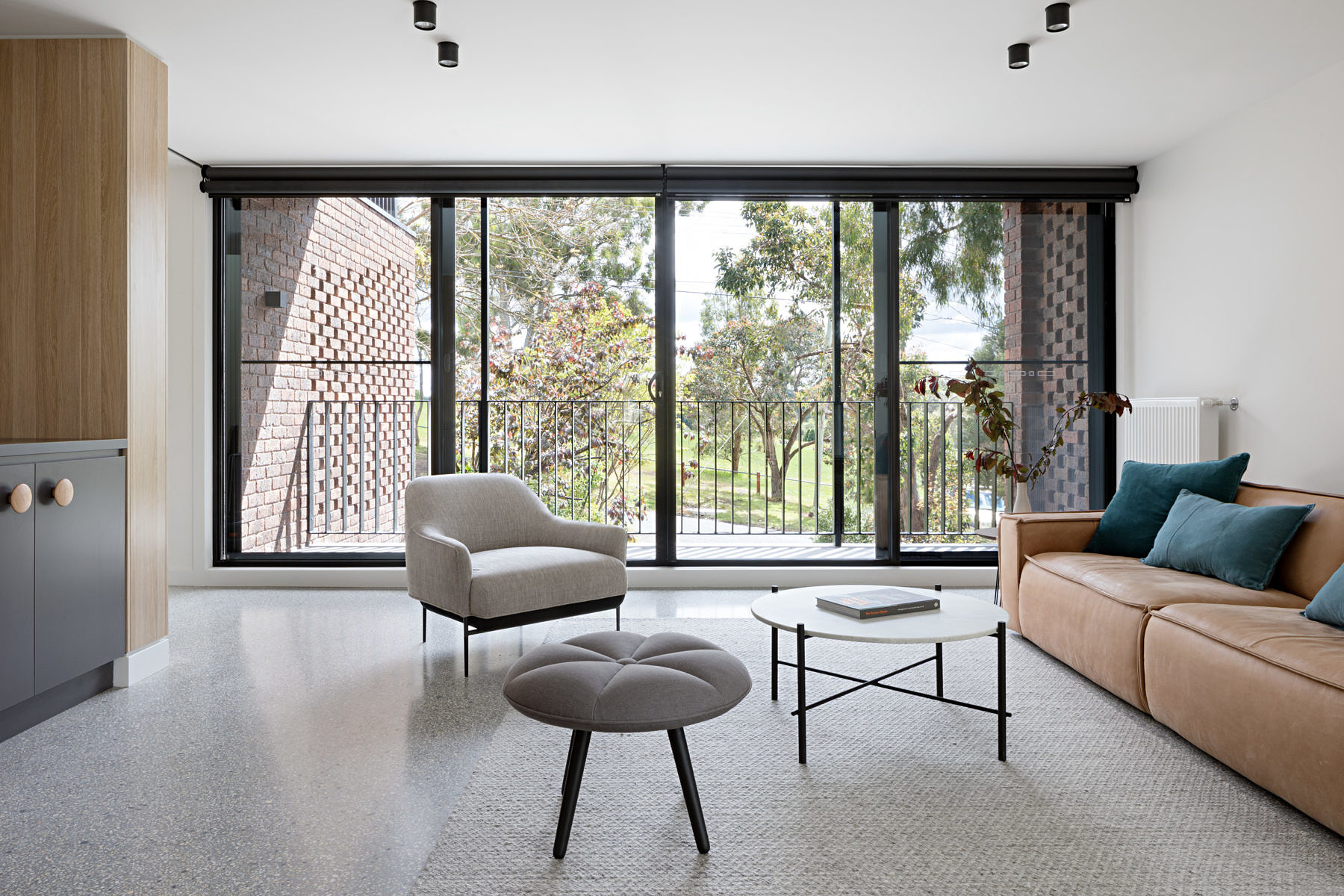 Inbetween Architecture / Ruffey Lake House - Tatjana Plitt